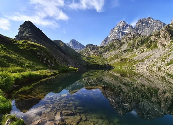 Tra le cime del Monviso c’è un percorso di trekking fino a uno dei ...