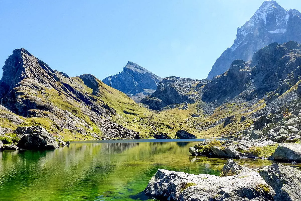 Tra le cime del Monviso c’è un percorso di trekking fino a uno dei ...