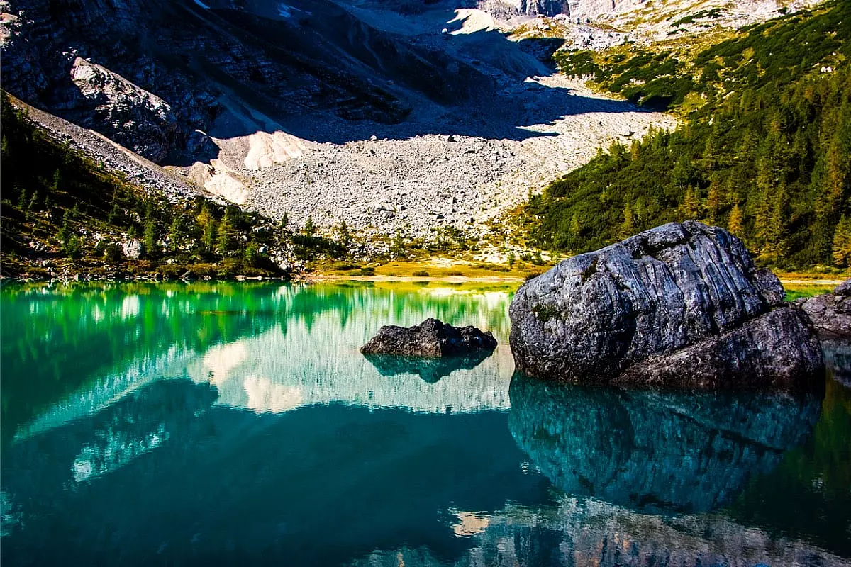 Questo sentiero ti farà scoprire il lago più bello del Bellunese con le ...