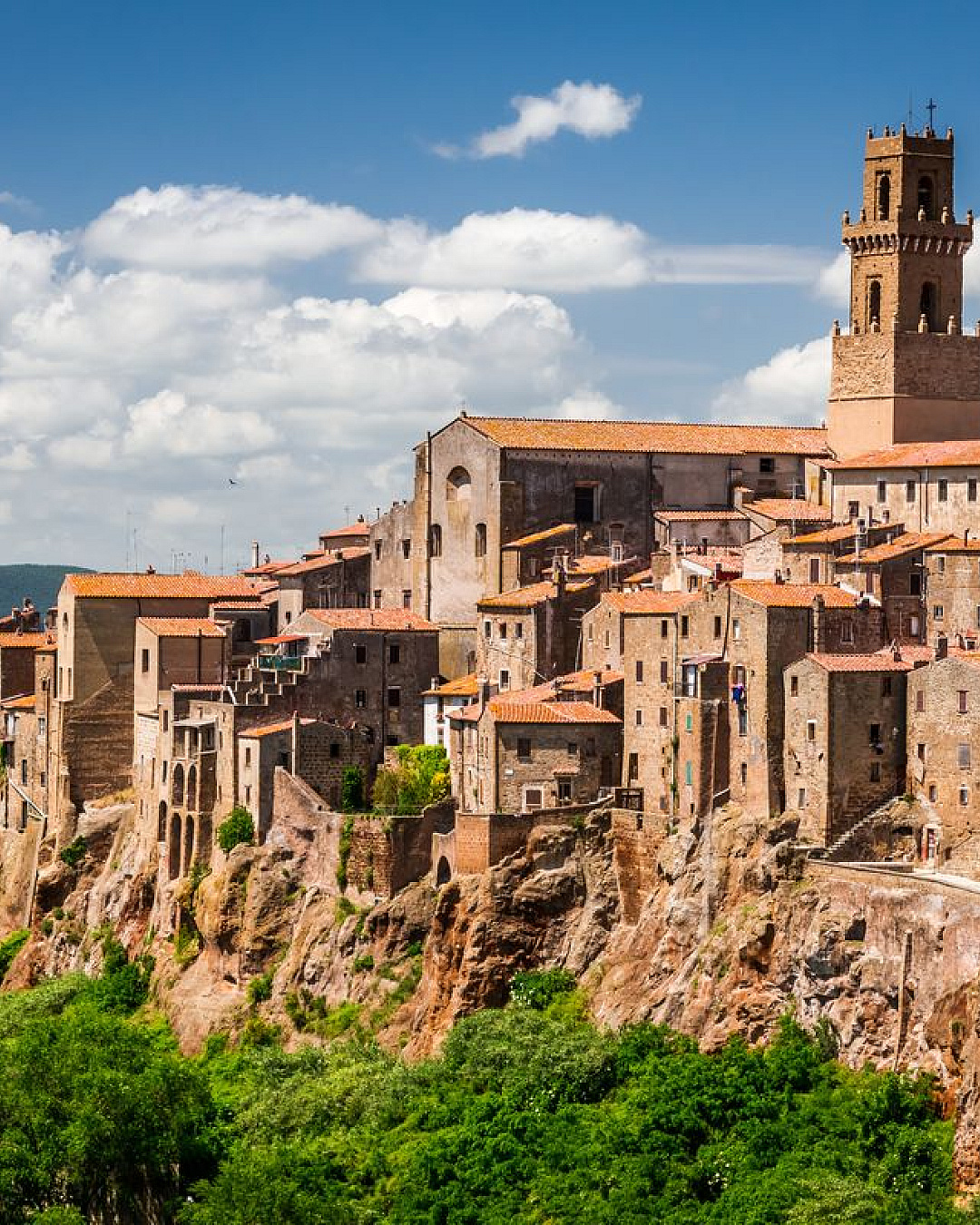 Lo sapevi che in Toscana c’è un borgo antichissimo noto come la ...