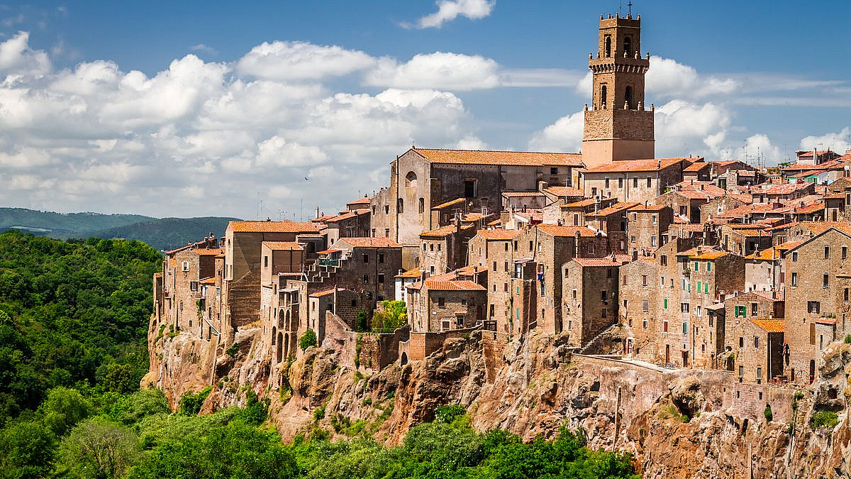 Lo sapevi che in Toscana c’è un borgo antichissimo noto come la ...