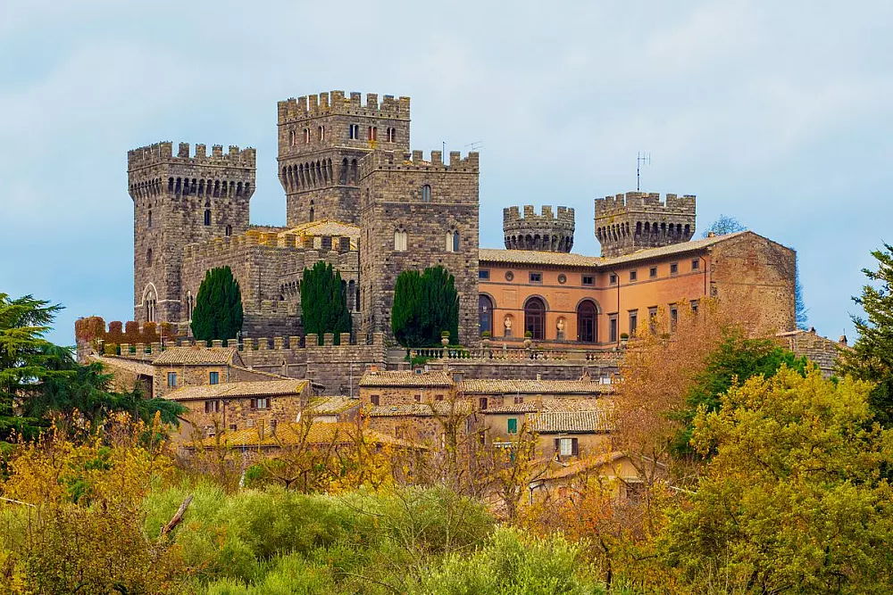 A pochi km da Roma c'è un castello medievale che sembra uscito dalla ...