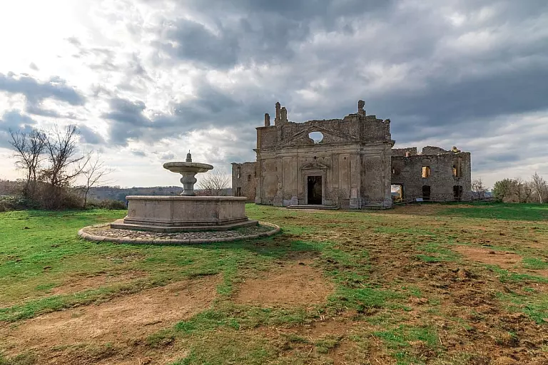 Nel cuore della Riserva Naturale di Monterano c'è un'antica città ...