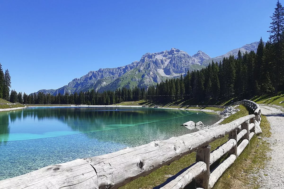 Uno specchio d'acqua dalle sfumature cristalline: ecco il trekking per ...