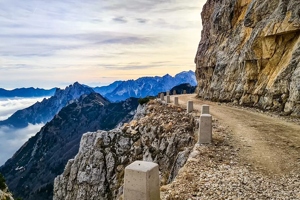 Al cospetto del Monte Pasubio si trova la strada più eroica del Nord ...