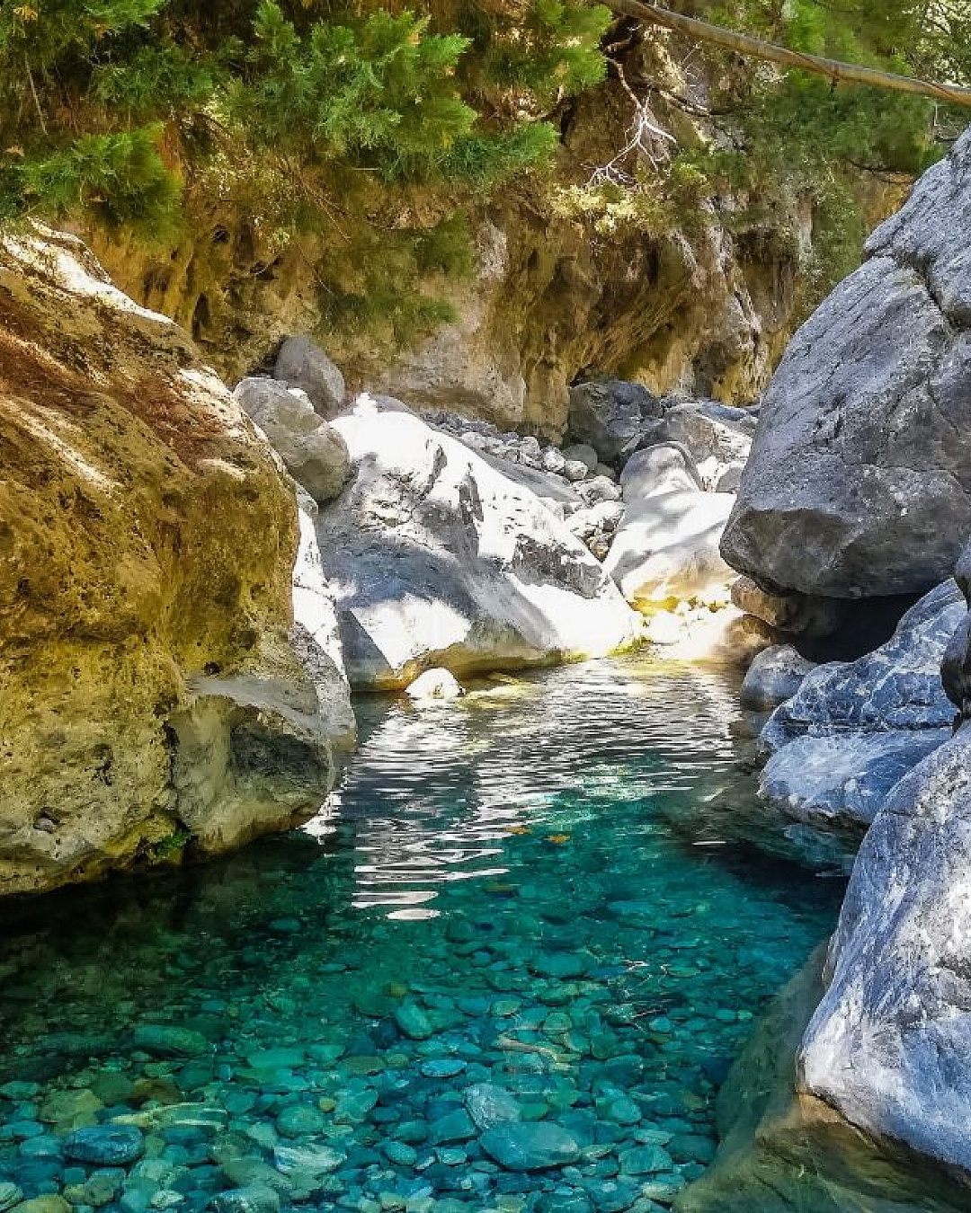 16 km per un canyon mai visto prima: si trova a Creta e la sua bellezza ...