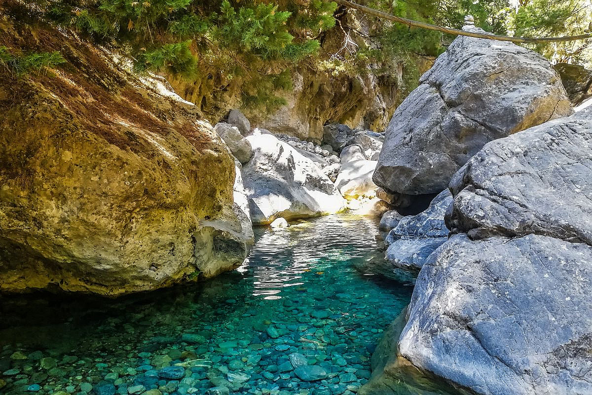 16 km per un canyon mai visto prima: si trova a Creta e la sua bellezza ...