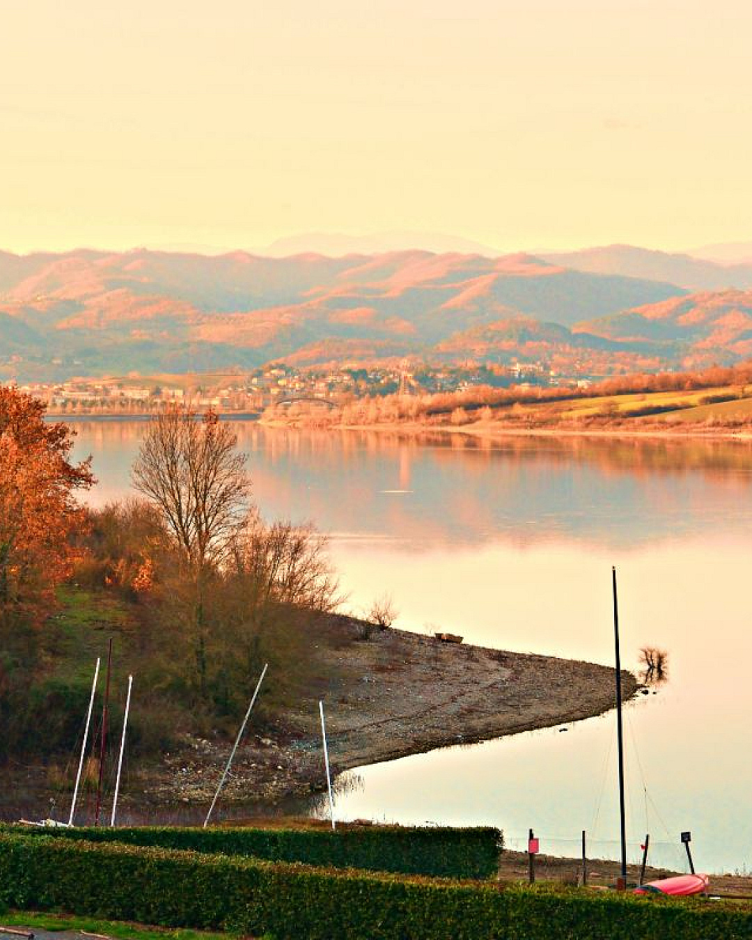 Giovane e balneabile è il lago artificiale più grande della Toscana per ...