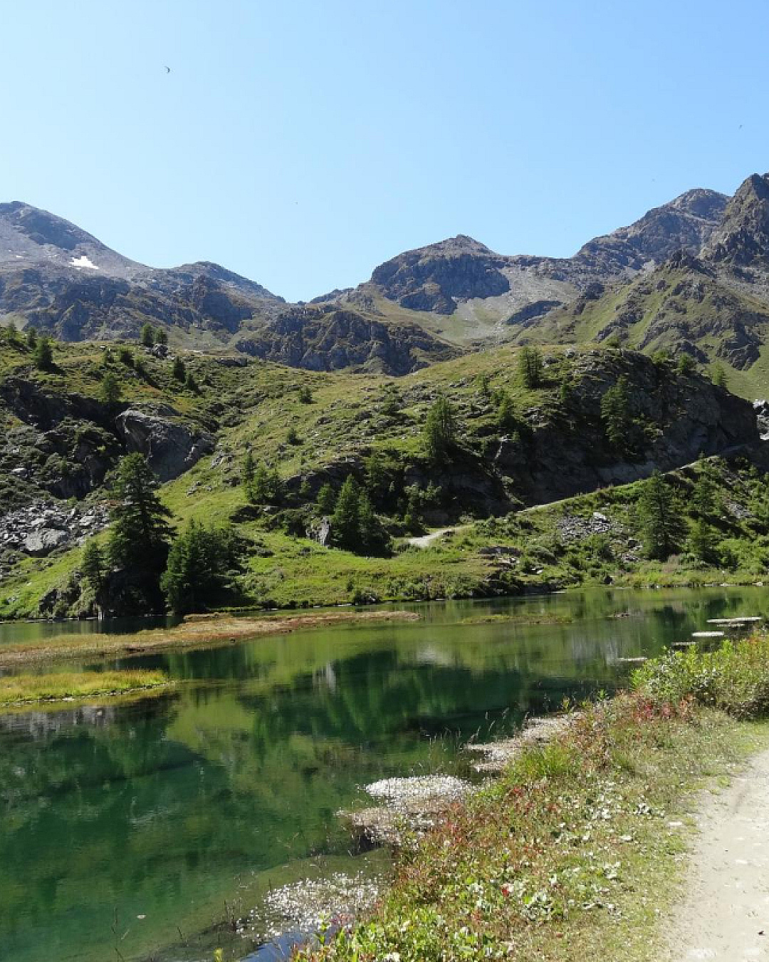 Il piccolo gioiello della Valle d'Aosta è il lago che non sapevi di conoscere, ma che ti lascerà ...