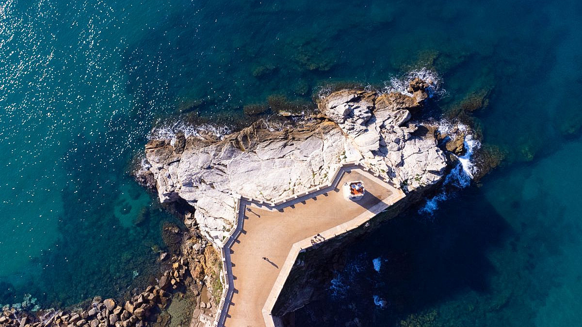 Alte coste rocciose per uno dei promontori più famosi della Toscana ...