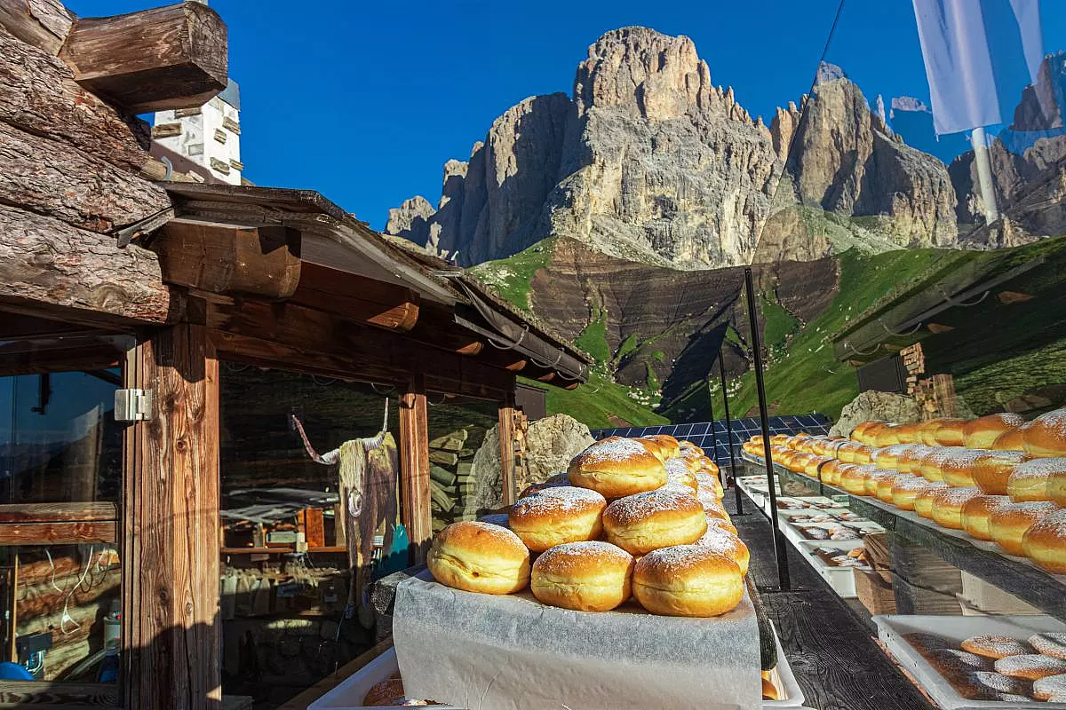 Dedicato a un Re e a quota 2300 metri, questo rifugio del Trentino ti ...