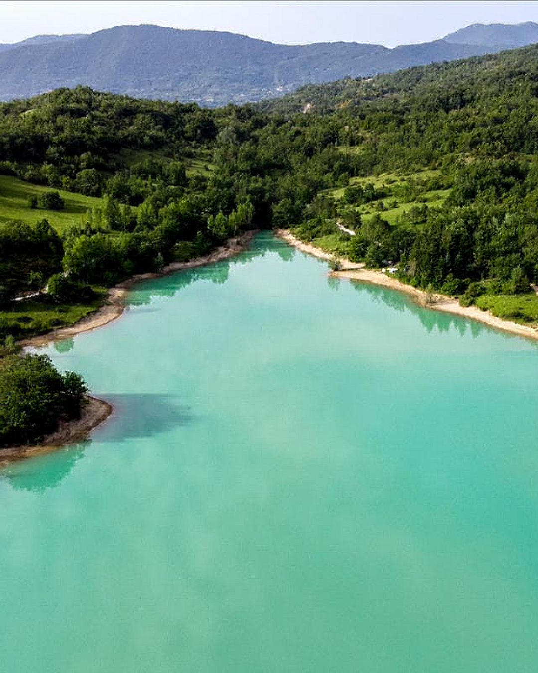 Il turchese specchio d’acqua delle Mainarde: è lui il lago più bello ...