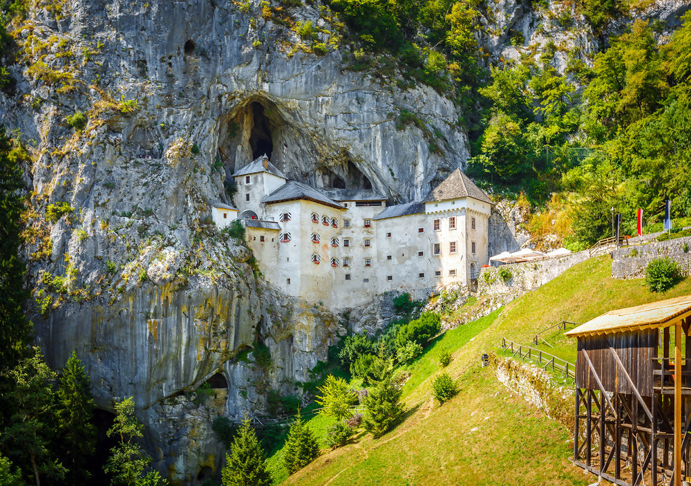 Castello di Predjama, trekking in Slovenia tra storia e natura