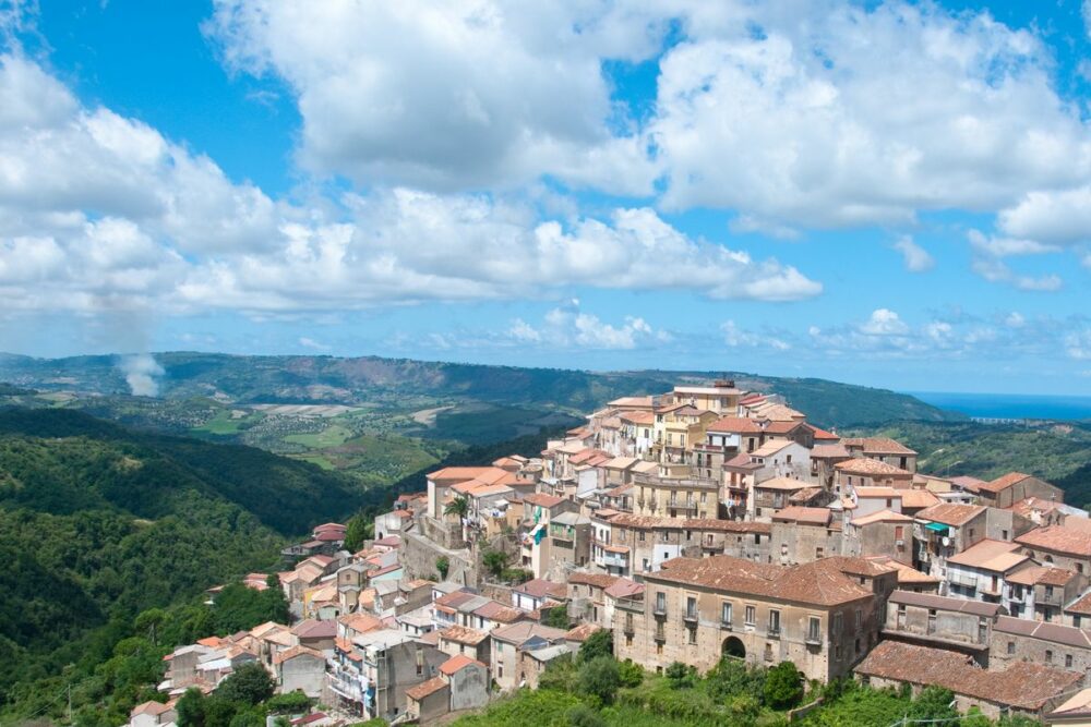 Calabria coast to coast, il cammino sorprendente dallo Ionio al Tirreno ...