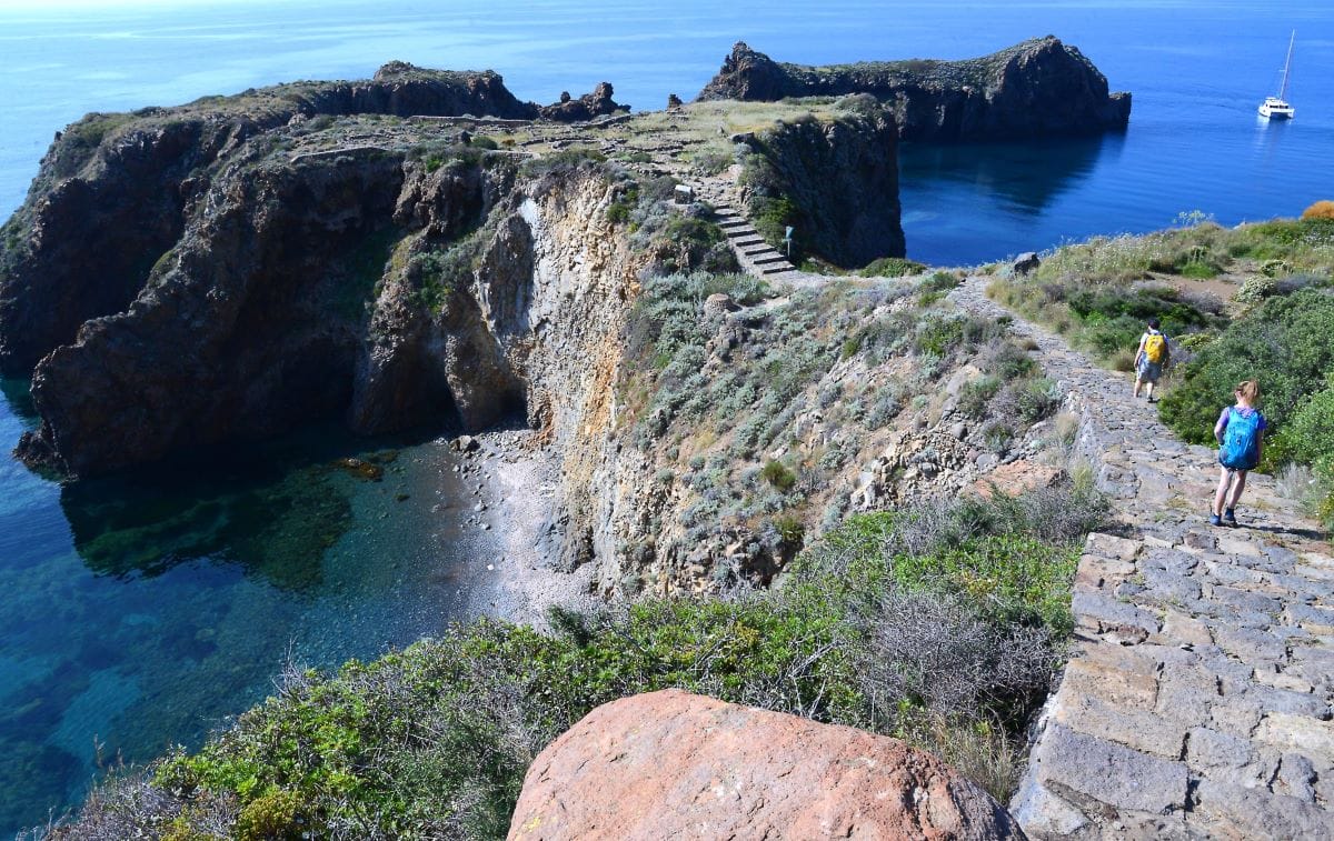 Isole Eolie, Panarea il villaggio preistorico di Cala Junco | GoodTrekking