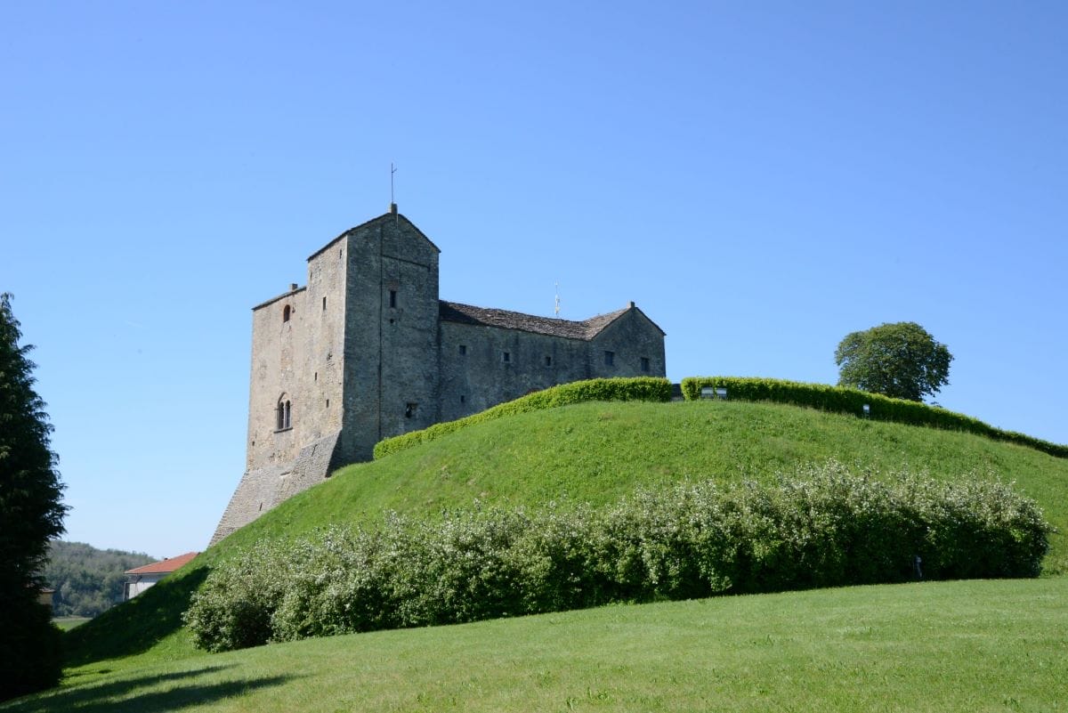 Da un castello incredibile ad un paese interamente costruito in pietra ...