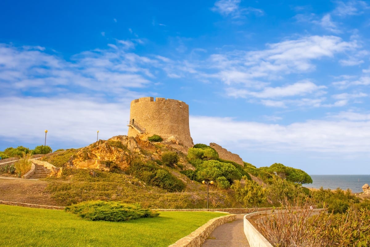 100 torri per un cammino costiero stupefacente, 1200 km per scoprire le ...