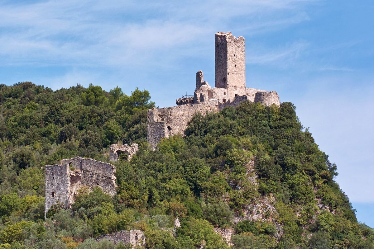 Trekking al Castello fantasma della Valnerina: questo percorso si snoda ...