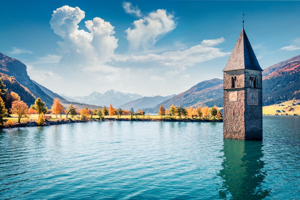 Il Lago di Resia: come arrivare e cosa sapere sul lago del campanile ...