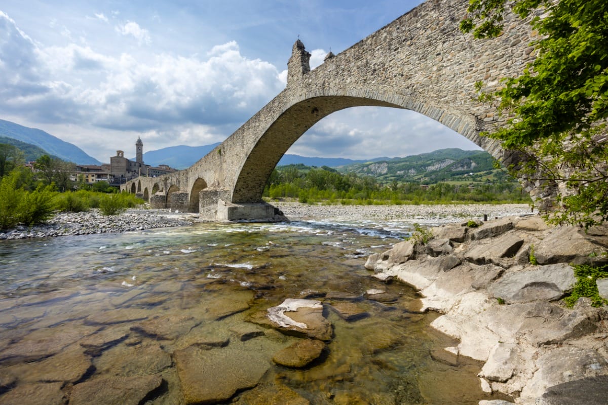 Questo percorso di trekking in Val Trebbia è ispirato alle suggestioni ...